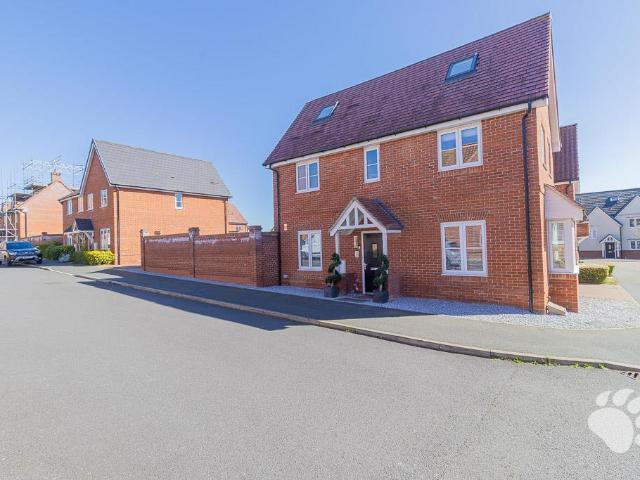 5 bedroom detached house for sale