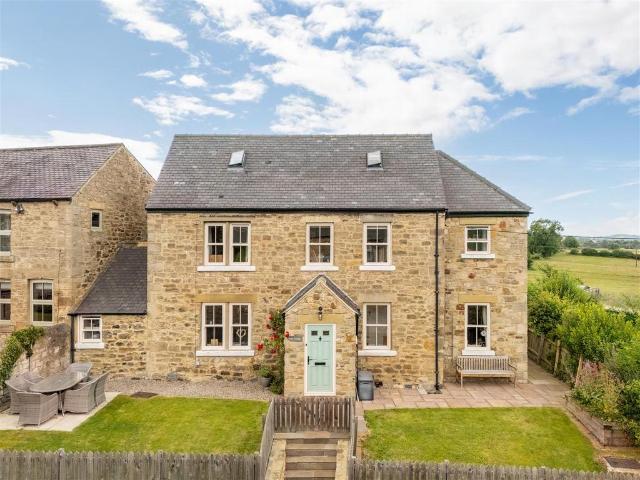 5 bedroom link detached house for sale
