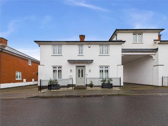 5 bedroom link detached house for sale