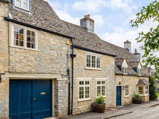 5 bedroom link detached house for sale