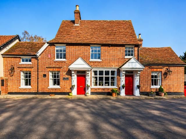 5 bedroom link detached house for sale