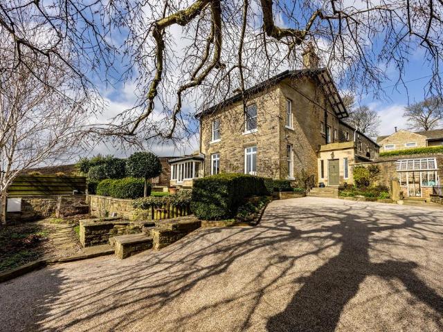 5 bedroom link detached house for sale
