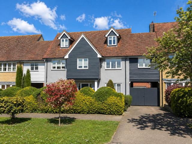 5 bedroom link detached house for sale