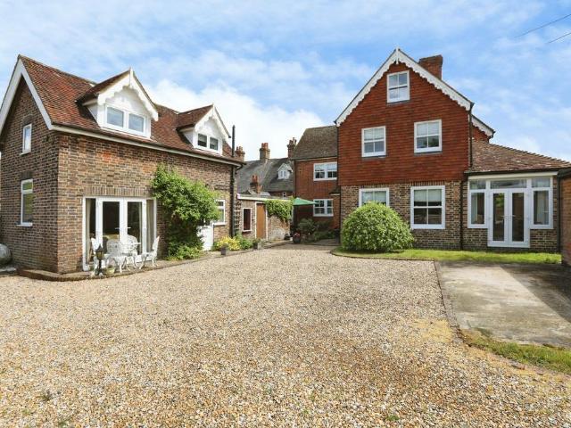 5 bedroom link detached house for sale