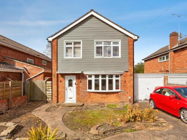 5 bedroom link detached house for sale