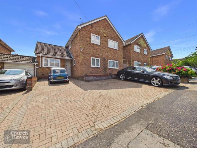 5 bedroom link detached house for sale
