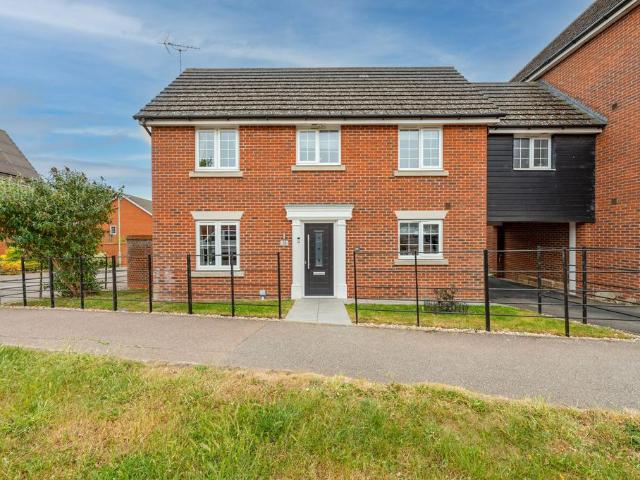 5 bedroom link detached house for sale
