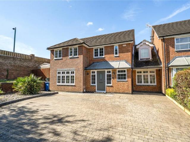 5 bedroom link detached house for sale