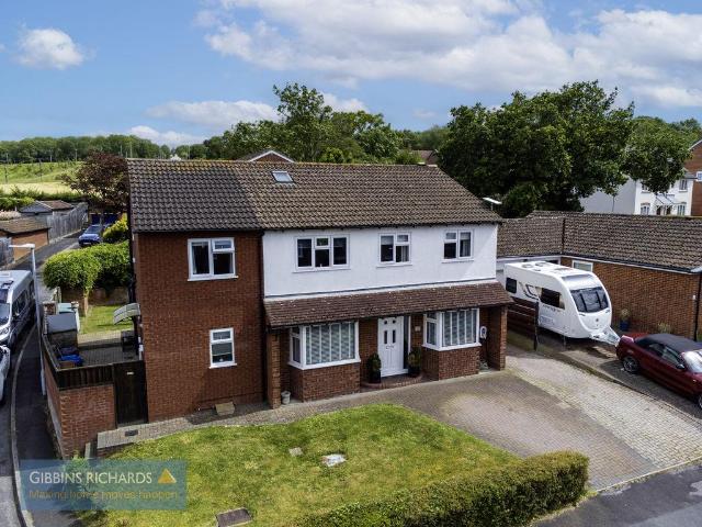 5 bedroom link detached house for sale