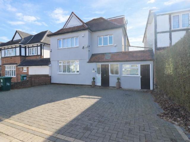 5 bedroom link detached house for sale