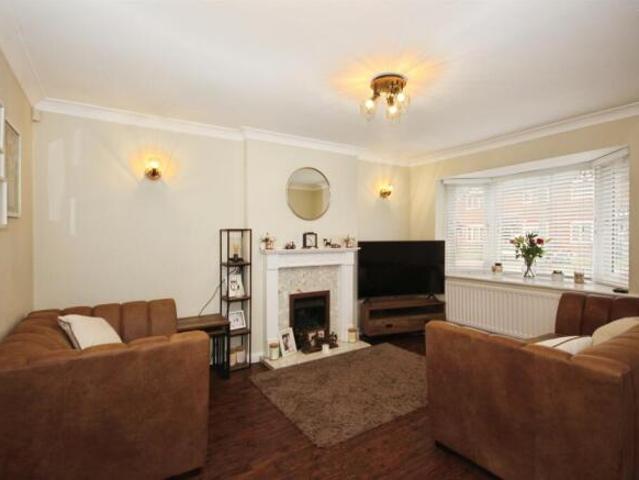4 bedroom link detached house for sale in Weilerswist Drive, Whitnash, Leamington Spa, CV31