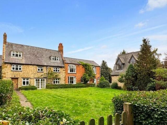 5 Bedroom Link Detached House For Sale In Collingtree