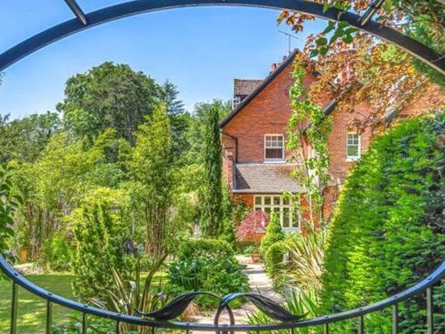 5 Bedroom Link Detached House For Sale In Hindhead, Hampshire