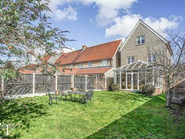 5 bedroom link detached house for sale in Osier Close Stanway Colchester CO3