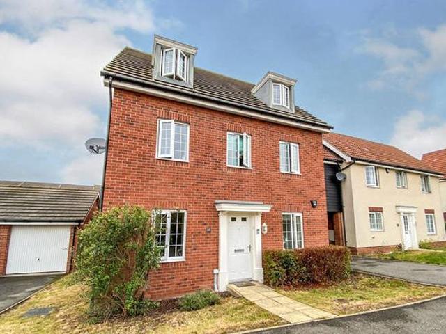 5 bedroom link detached house for sale in Peregrine Drive Stowmarket IP14