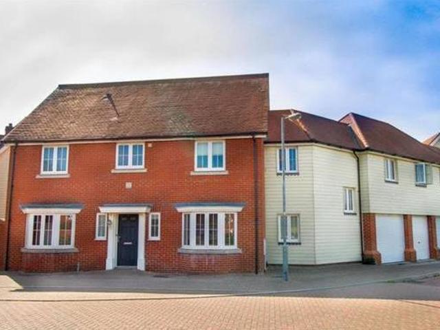 5 bedroom link detached house for sale in Radvald Chase Stanway Colchester CO3 CO3