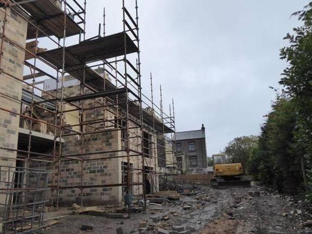 5 bedroom link detached house for sale in Radcliffe Road Huddersfield HD7