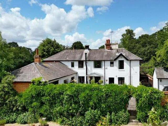 5 Bedroom Link Detached House For Sale In Reading, Berkshire