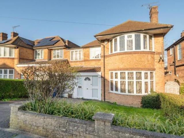 5 bedroom link detached house for sale in Southover, Woodside Park, N12