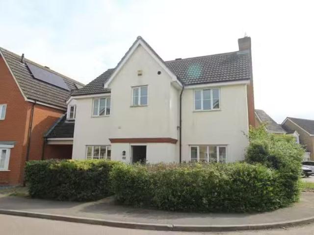 5 bedroom link detached house for rent in Furlong Way, Highfie.