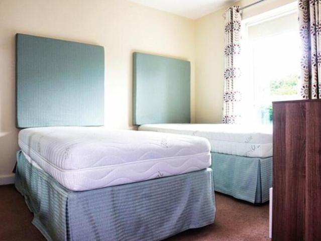 5 bedroom link detached house for rent in Poulter Croft, Middleton, Milton Keynes, MK10