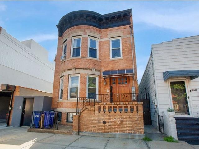 5 bedroom luxury Townhouse for sale in Queensbridge Houses, United States