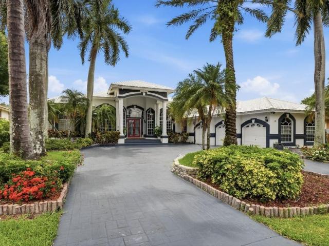 5 bedroom luxury Villa for rent in Coral Springs, Florida