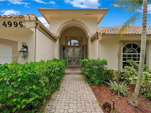 5 bedroom luxury Villa for rent in Coral Springs, Florida