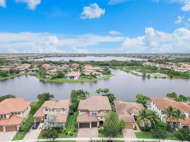 5 bedroom luxury Villa for rent in Parkland, Florida