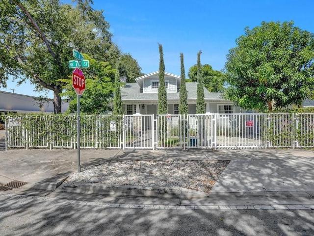 5 bedroom luxury Villa for sale in Miami, Florida