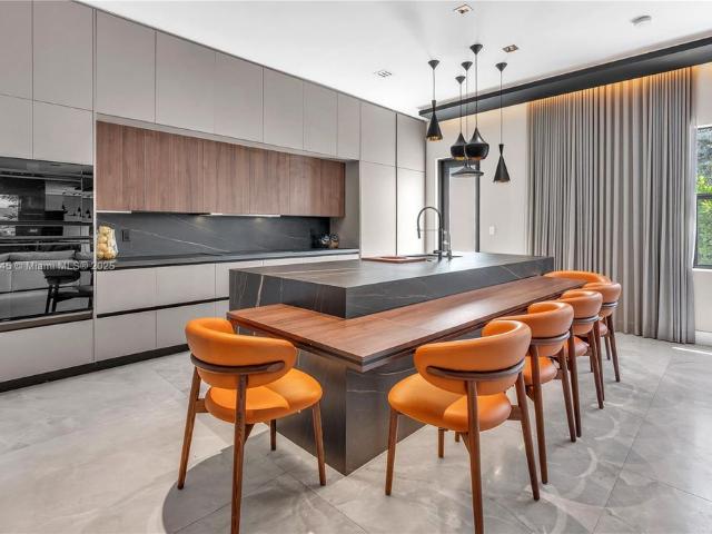 5 bedroom luxury Villa for sale in Miramar, Florida