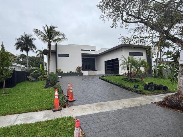 5 bedroom luxury Villa for sale in North Miami, Florida