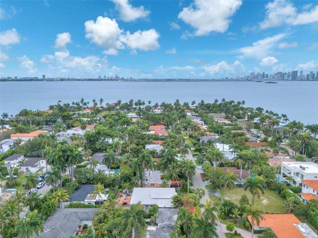 5 bedroom luxury Villa for sale in North Bay Village, Florida