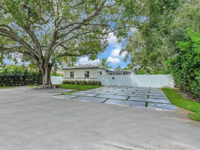 5 bedroom luxury Villa for sale in Biscayne Park, Florida