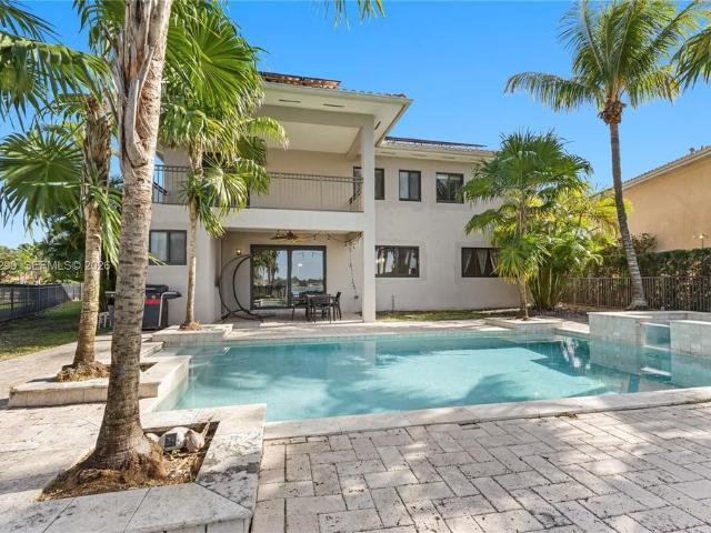 5 bedroom luxury Villa for sale in Cutler Bay, Florida