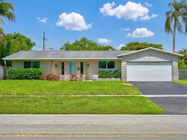 5 bedroom luxury Villa for sale in Coconut Creek, Florida