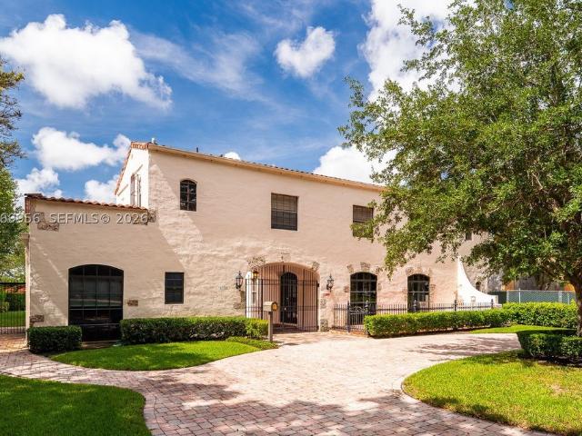 5 bedroom luxury Villa for sale in Coral Gables, Florida