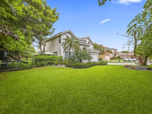 5 bedroom luxury Villa for sale in Coral Springs, Florida