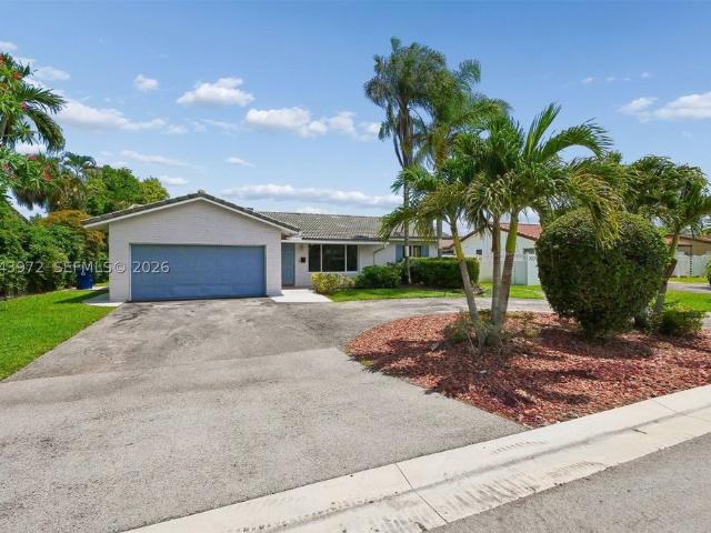 5 bedroom luxury Villa for sale in Coral Springs, Florida