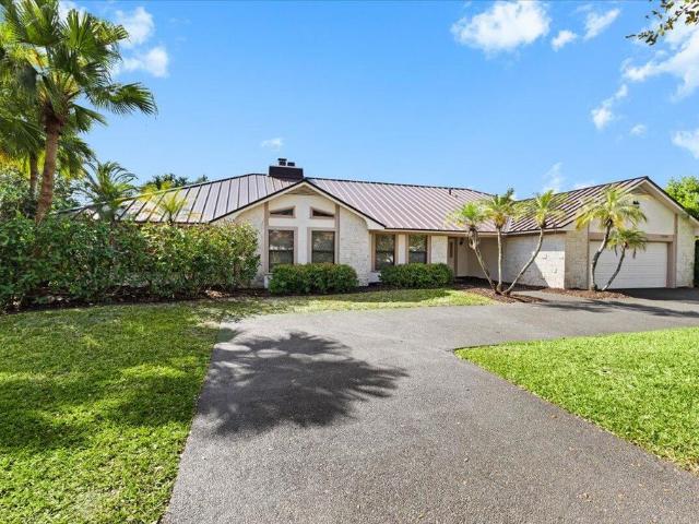 5 bedroom luxury Villa for sale in Coral Springs, Florida