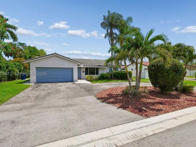 5 bedroom luxury Villa for sale in Coral Springs, Florida