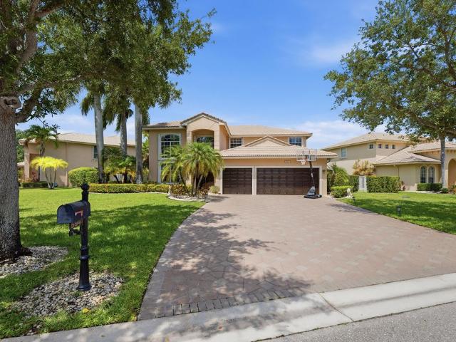 5 bedroom luxury Villa for sale in Coral Springs, Florida