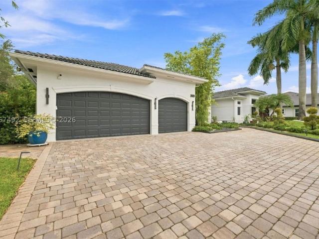 5 bedroom luxury Villa for sale in Davie, Florida