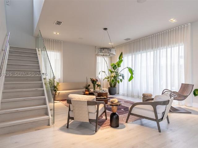 5 bedroom luxury Villa for sale in Doral, Florida
