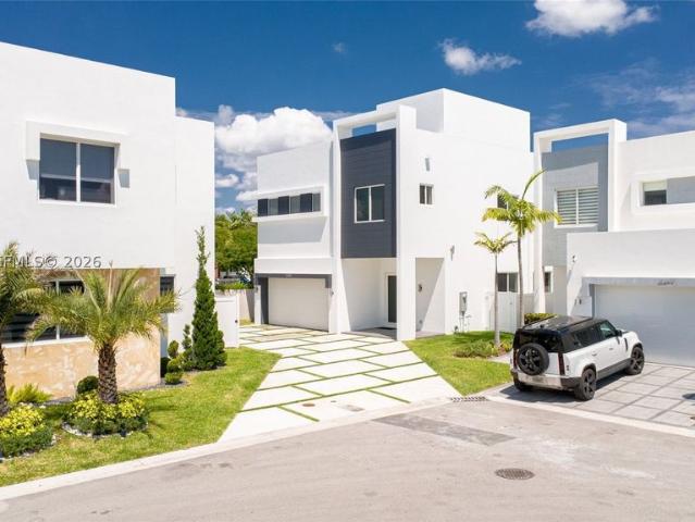 5 bedroom luxury Villa for sale in Doral, Florida