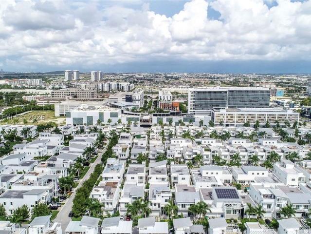 5 bedroom luxury Villa for sale in Doral, Florida