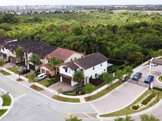 5 bedroom luxury Villa for sale in Doral, Florida