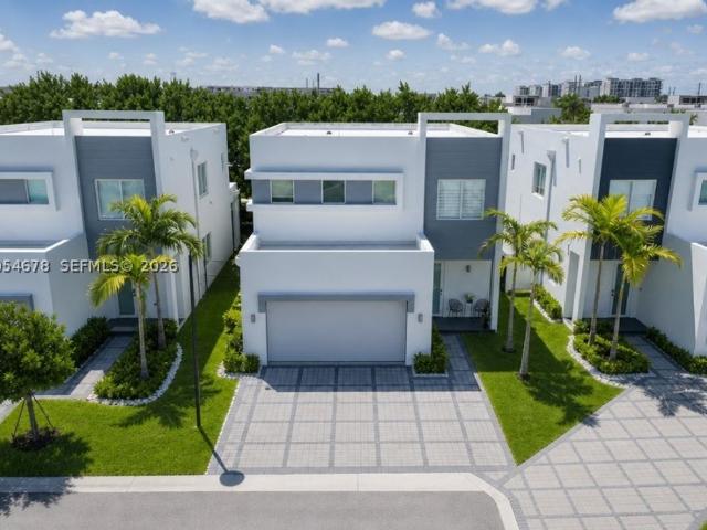 5 bedroom luxury Villa for sale in Doral, Florida