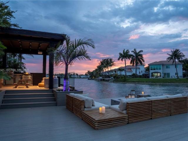 5 bedroom luxury Villa for sale in Doral, Florida
