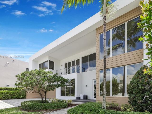 5 bedroom luxury Villa for sale in Doral, Florida